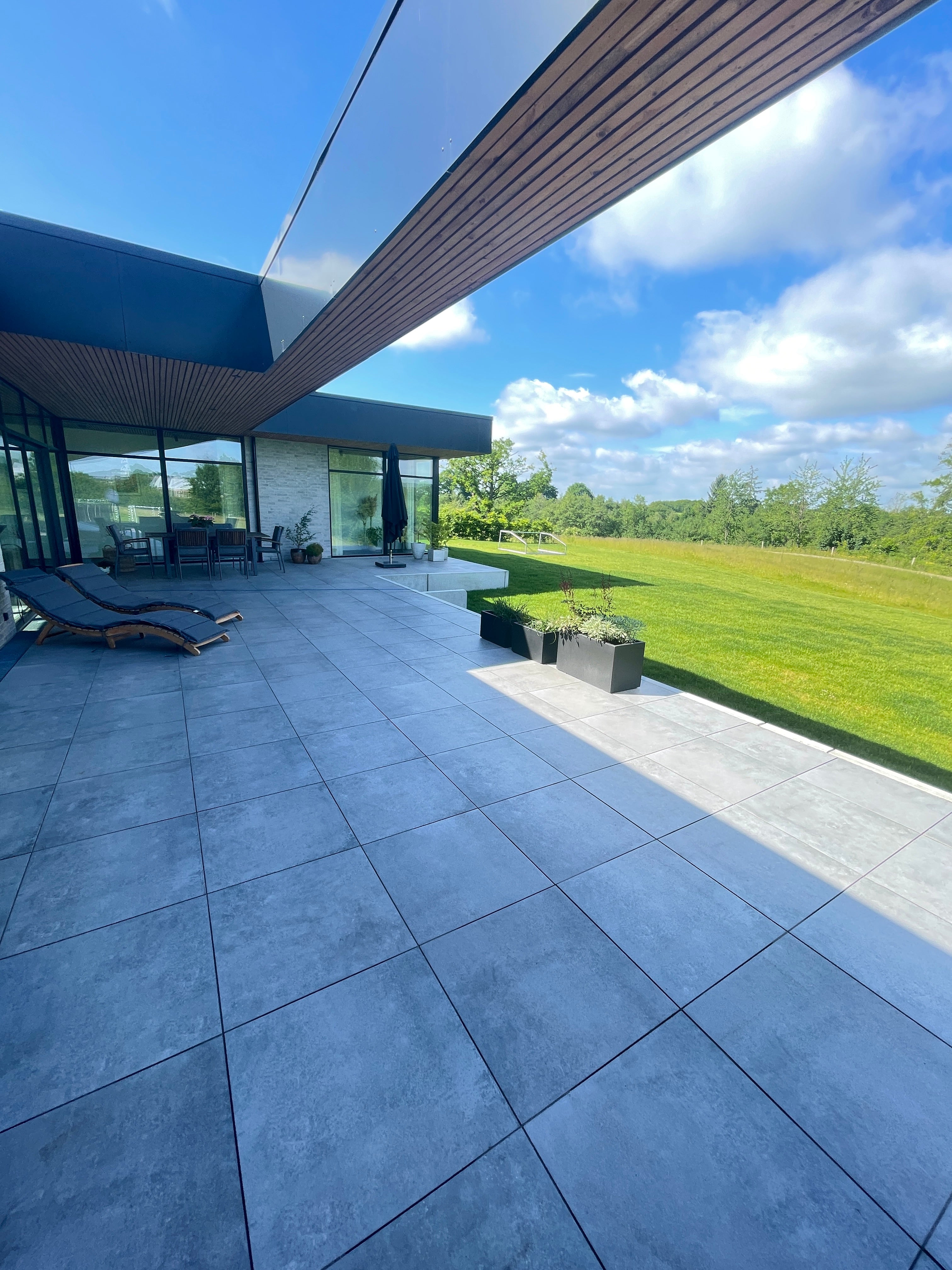 Udendørs keramiske fliser - Fordele og ulemper – Dansk Flise Lager